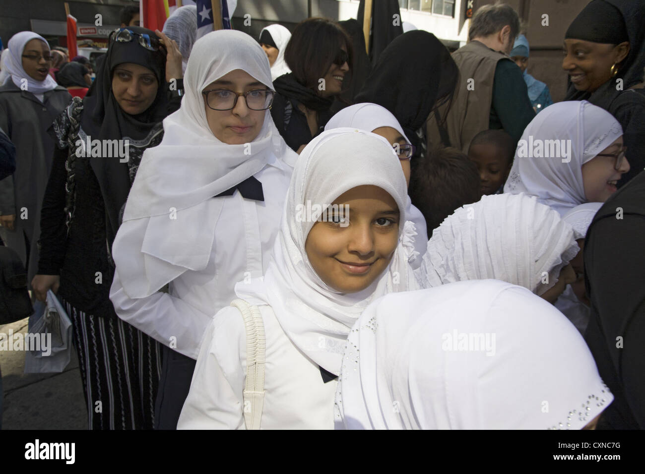 Muslim school girls hi-res stock photography and images - Alamy