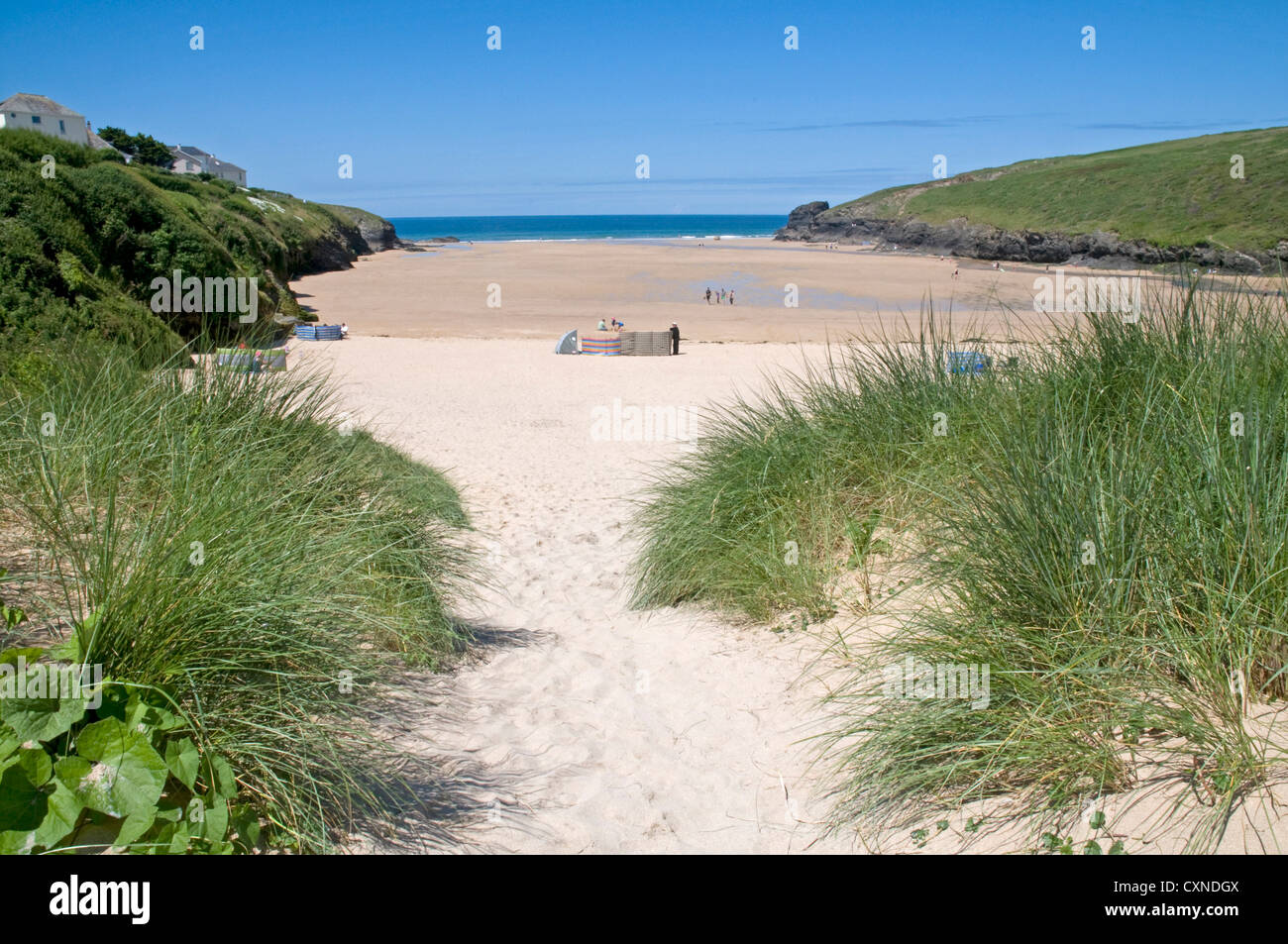 Sandy beach south coast cornwall hi-res stock photography and images ...