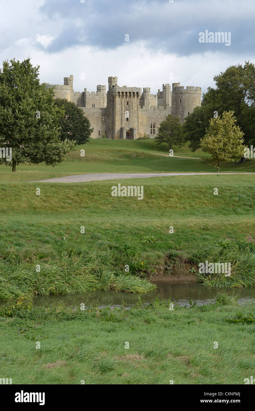 BODIAM CASTLE TAKEN FROM A PUBLIC FOOTPATH. SUSSEX. ENGLAND. UK Stock ...