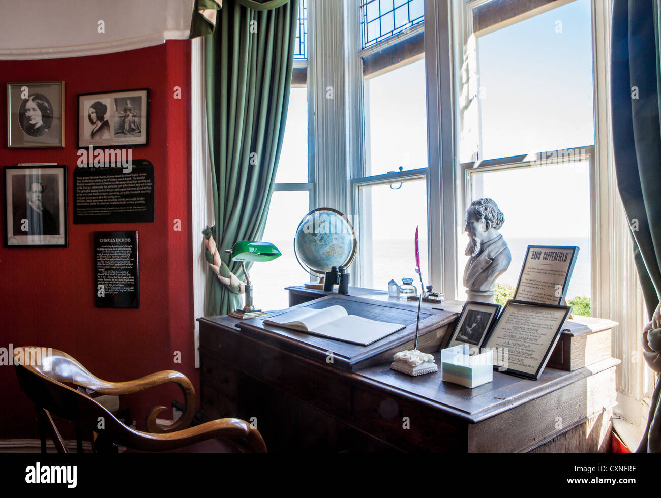 Dickens desk hi-res stock photography and images - Alamy