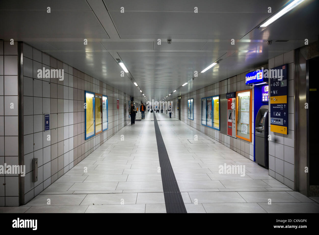 Dusseldorf main train station hi-res stock photography and images - Alamy