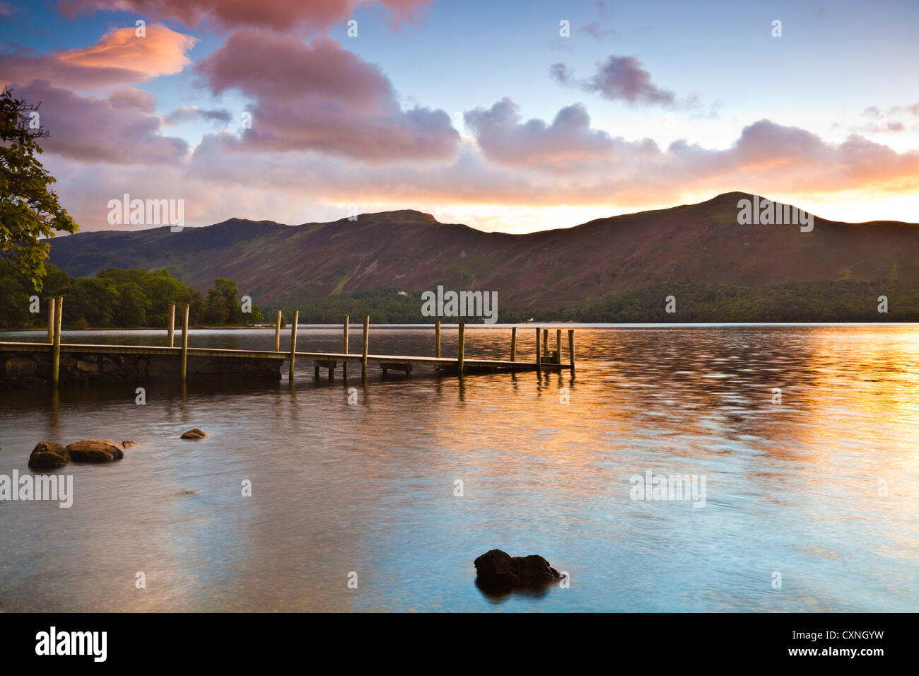 Sunset over Derwent Water from Ashness Landing, Lake District, Cumbria ...