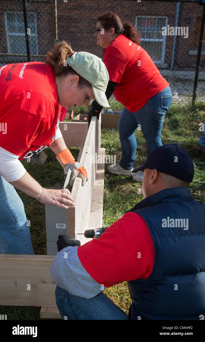 Volunteers community church hi-res stock photography and images - Alamy