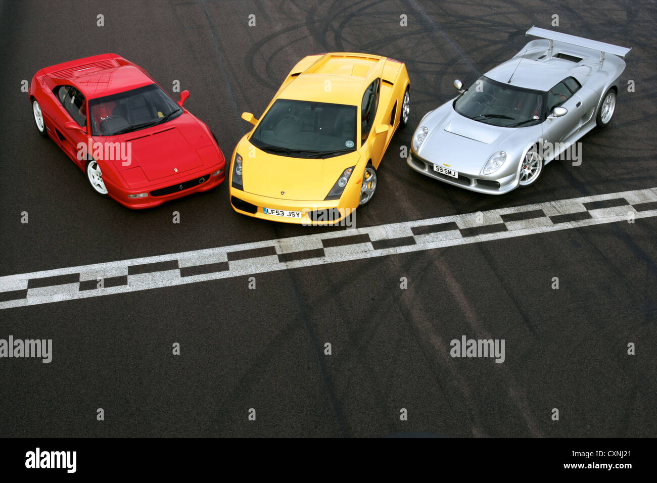 Supercars race hi-res stock photography and images - Alamy