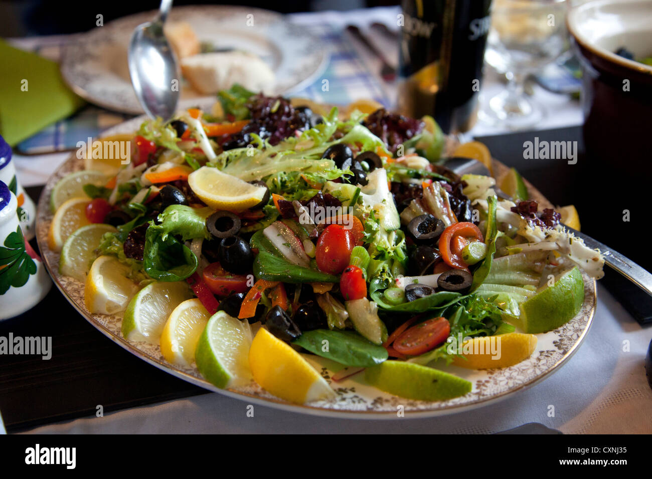 Salad presentation hi-res stock photography and images - Alamy