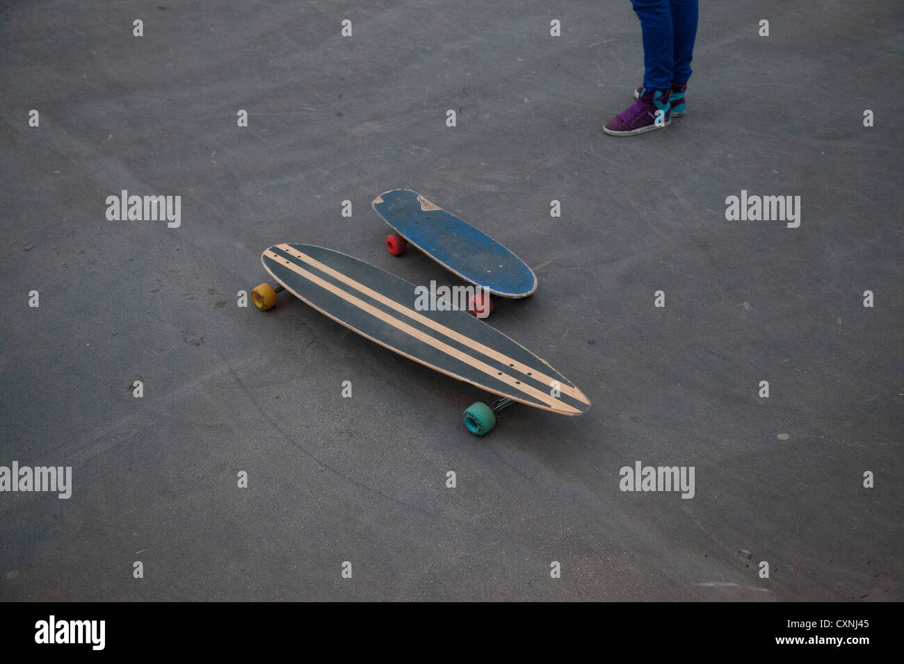 Skateboards hi-res stock photography and images - Alamy