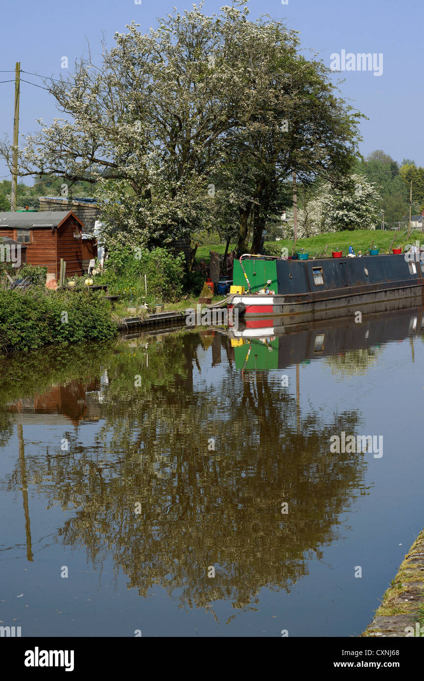 The Worcester and Birmingham canal at Tardebigge canal village in ...