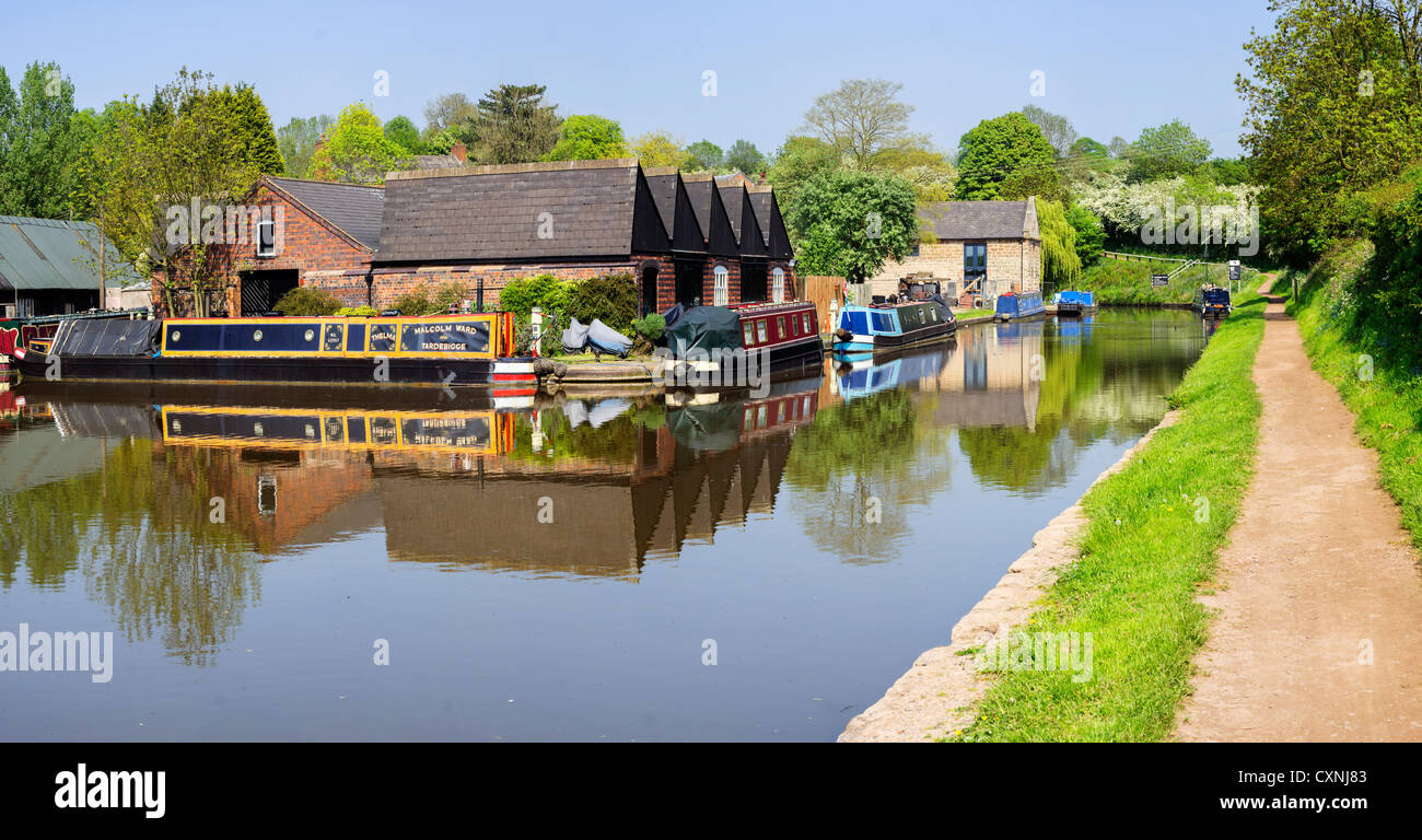 Tardebigge birmingham boat hi-res stock photography and images - Alamy