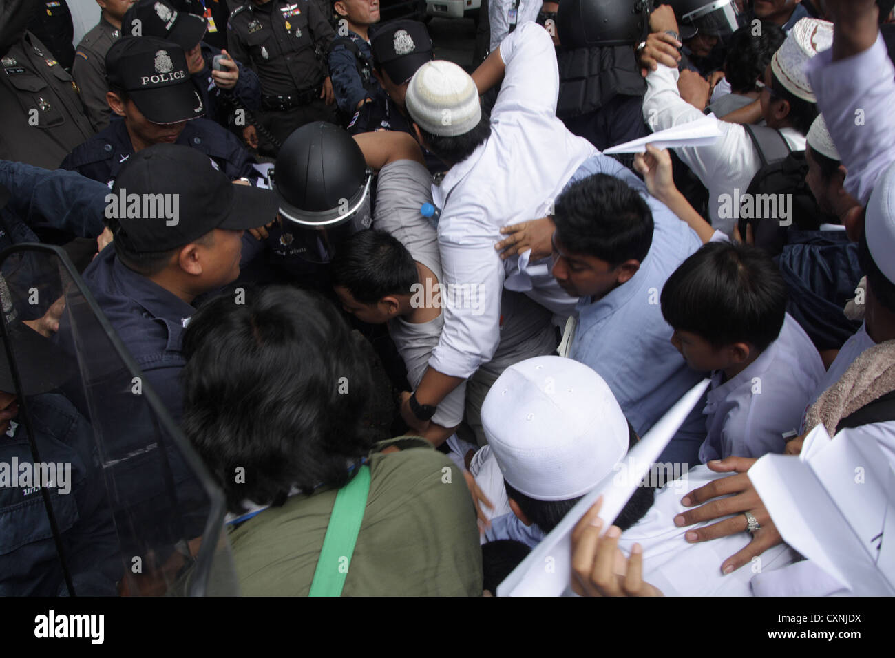 Muslim protest hi-res stock photography and images - Alamy