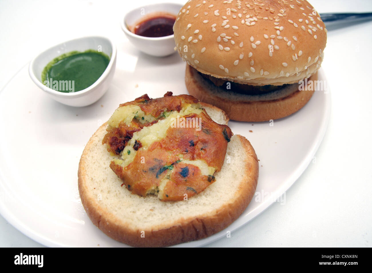 Vada pav hi-res stock photography and images - Alamy