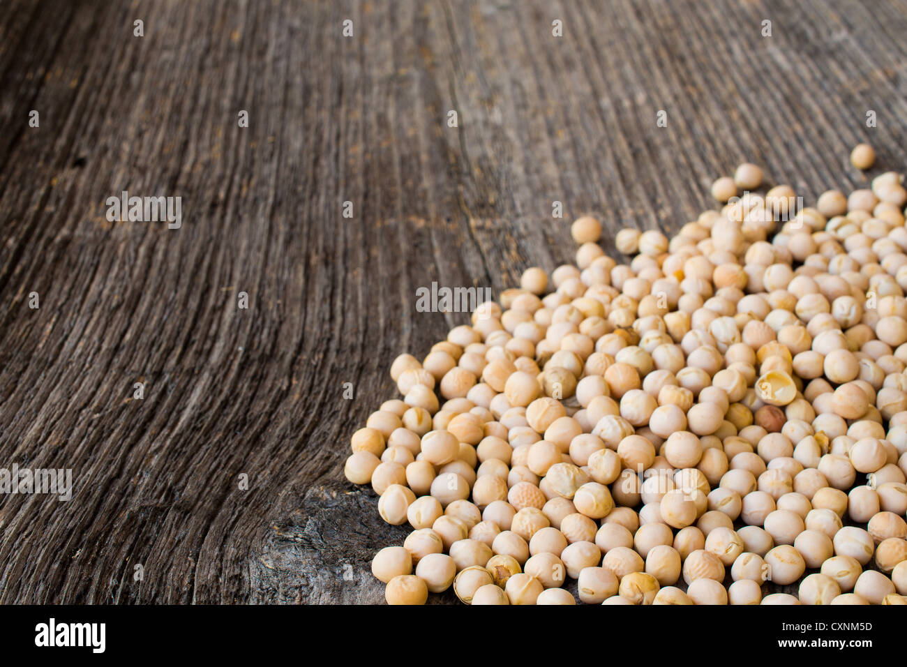 Pea pod dry hi-res stock photography and images - Alamy