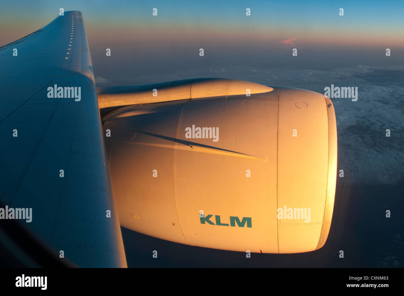 Klm boeing 777 hi-res stock photography and images - Alamy