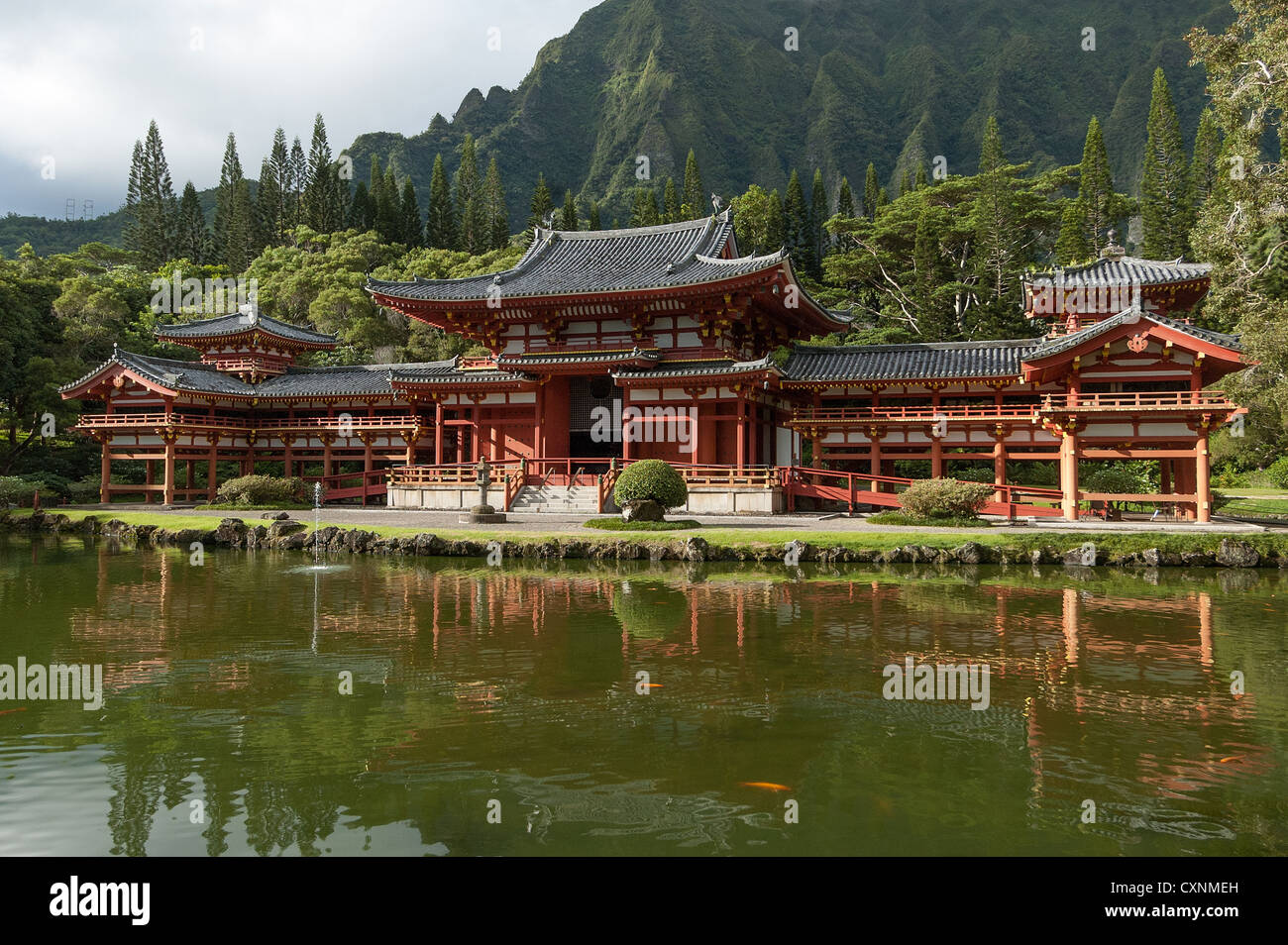 Byodo in temple hi-res stock photography and images - Alamy