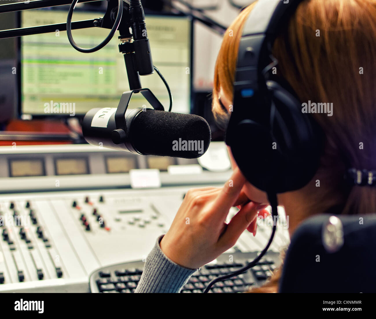 Radio presenter hi-res stock photography and images - Alamy