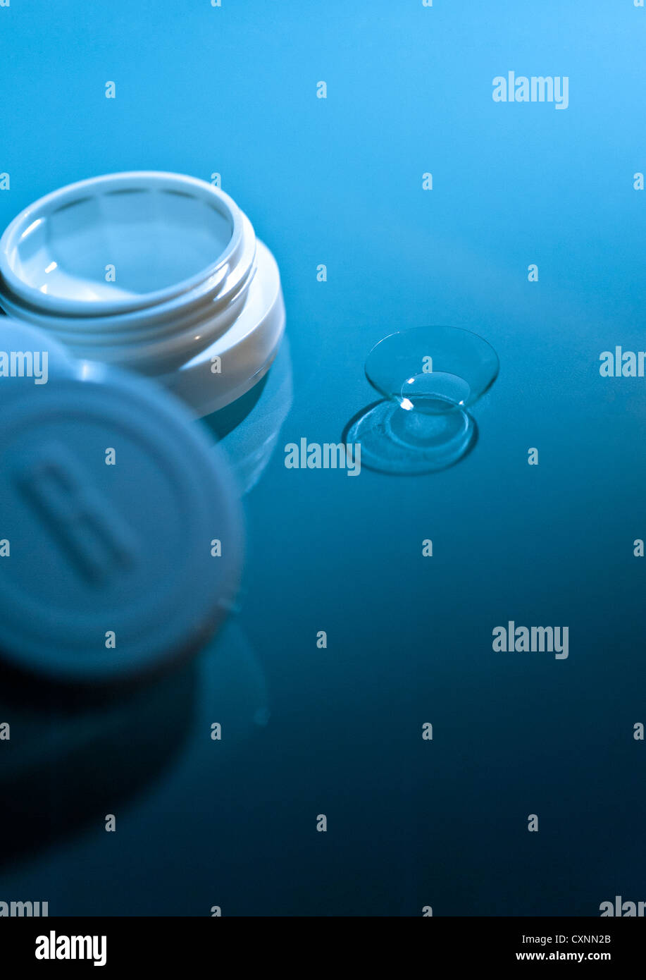 Contact lens and case Stock Photo - Alamy