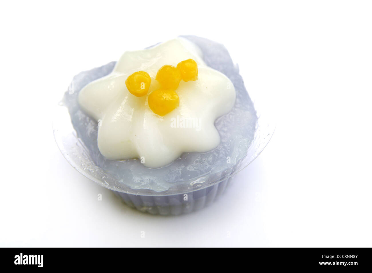 Thai dessert , Un chan , Streamed rice flour pudding topped with ...