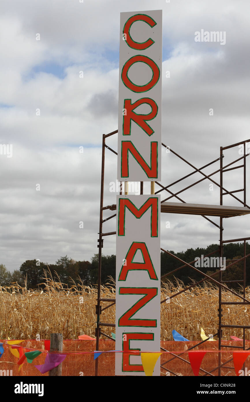 Corn maze sign hi-res stock photography and images - Alamy