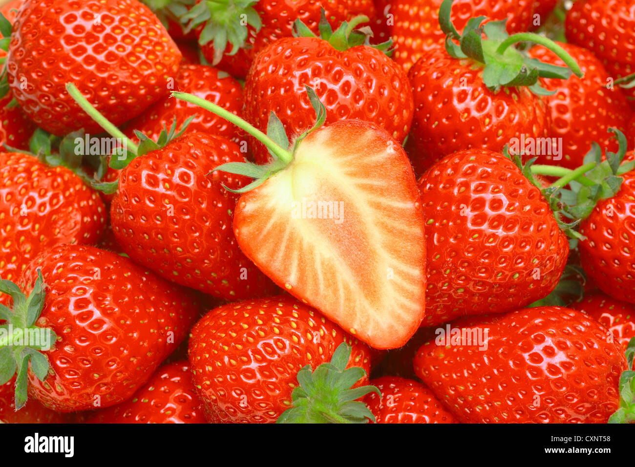 Strawberries section hi-res stock photography and images - Alamy