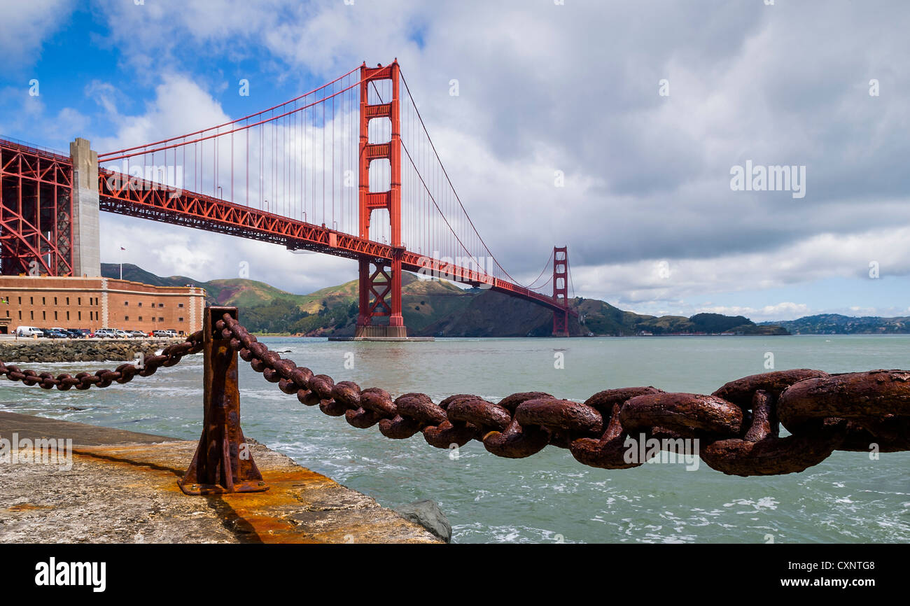 Golden bridge landmark city hi-res stock photography and images - Alamy