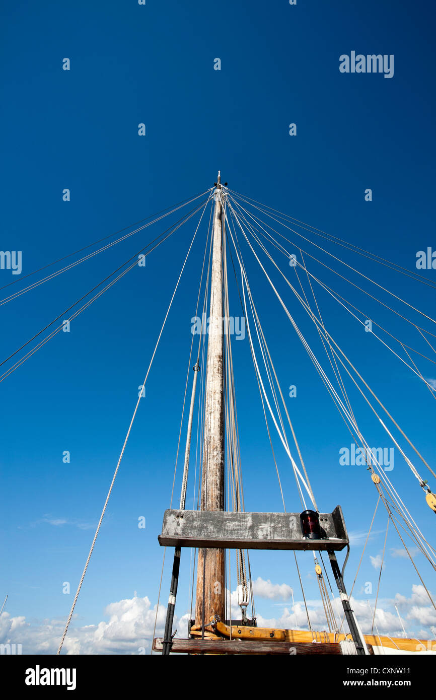 Ship ropes hi-res stock photography and images - Alamy