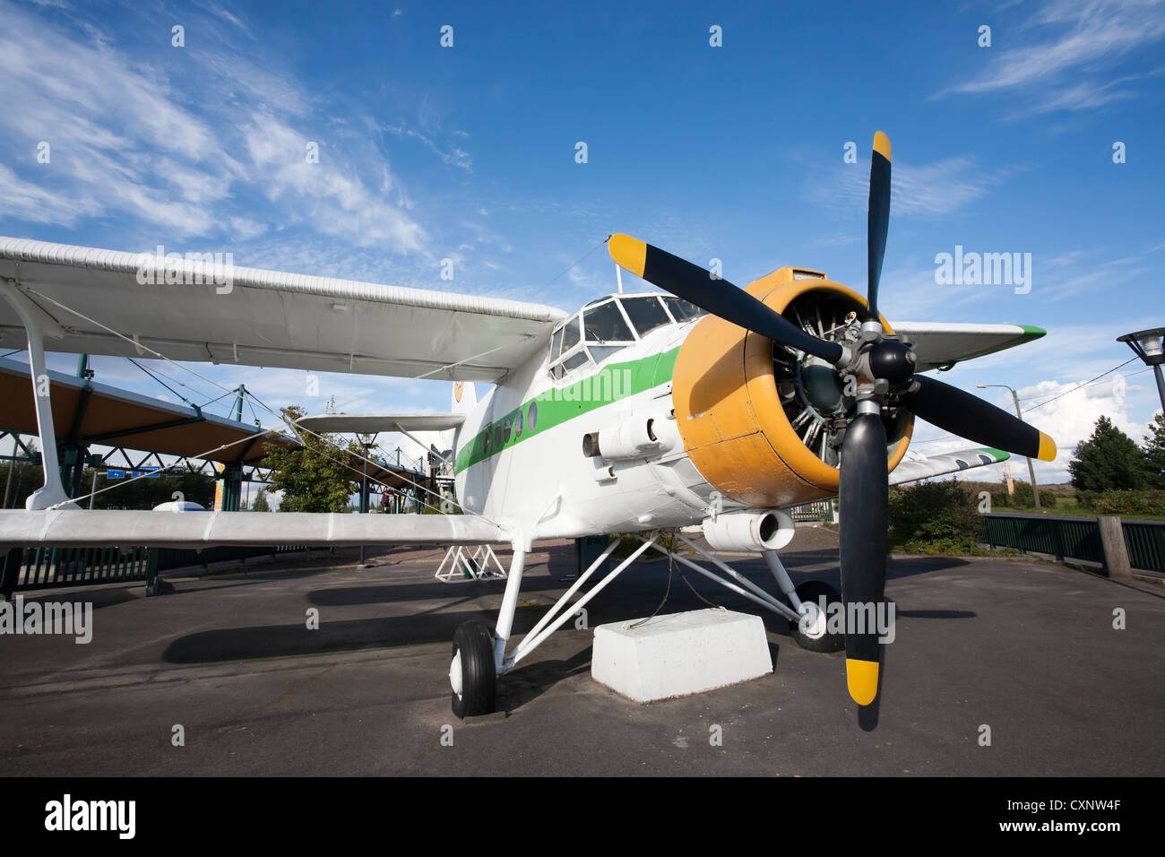 Antonov an 2 hi-res stock photography and images - Alamy