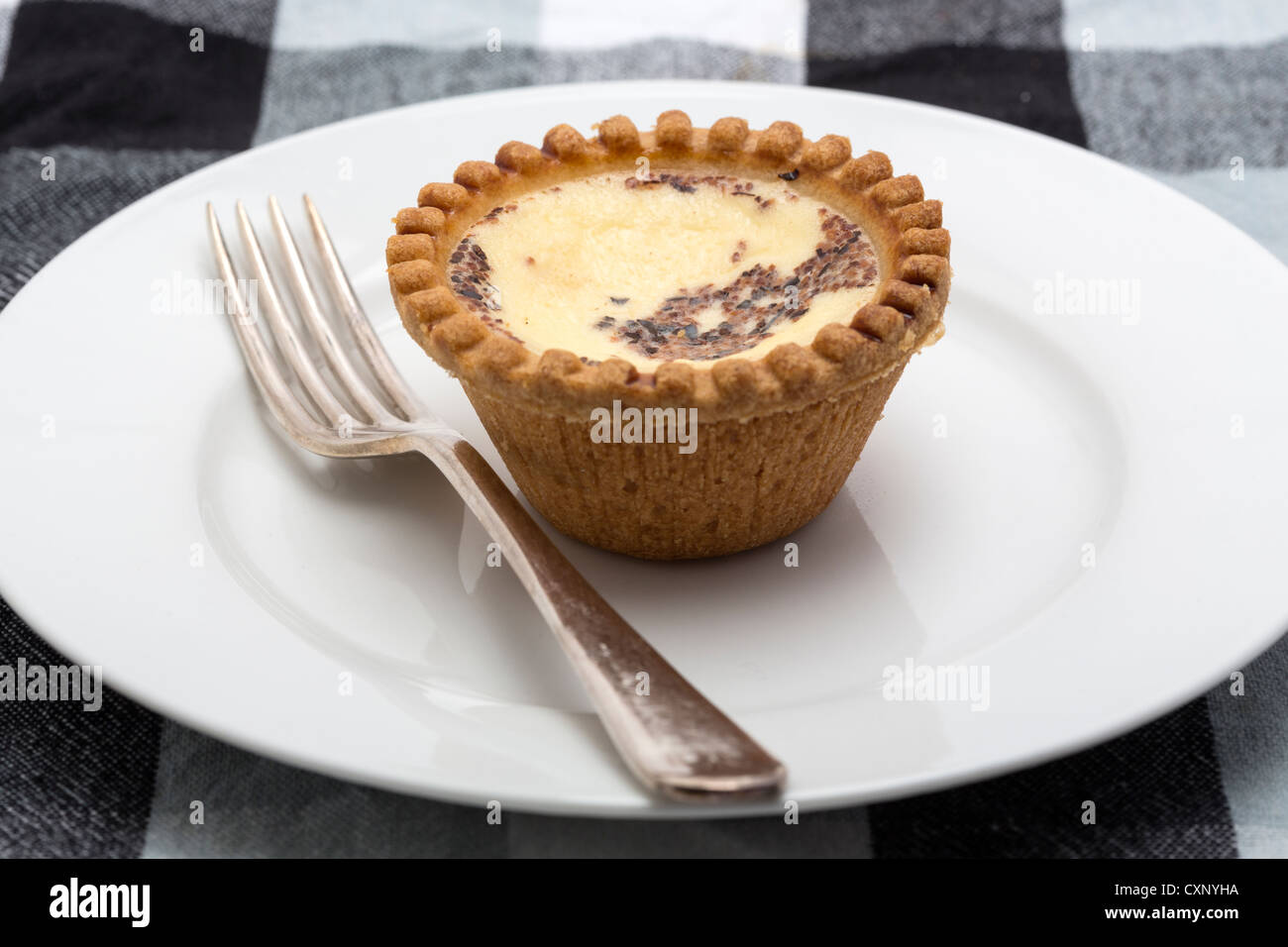 Custard tart on white plate pastry Stock Photo - Alamy
