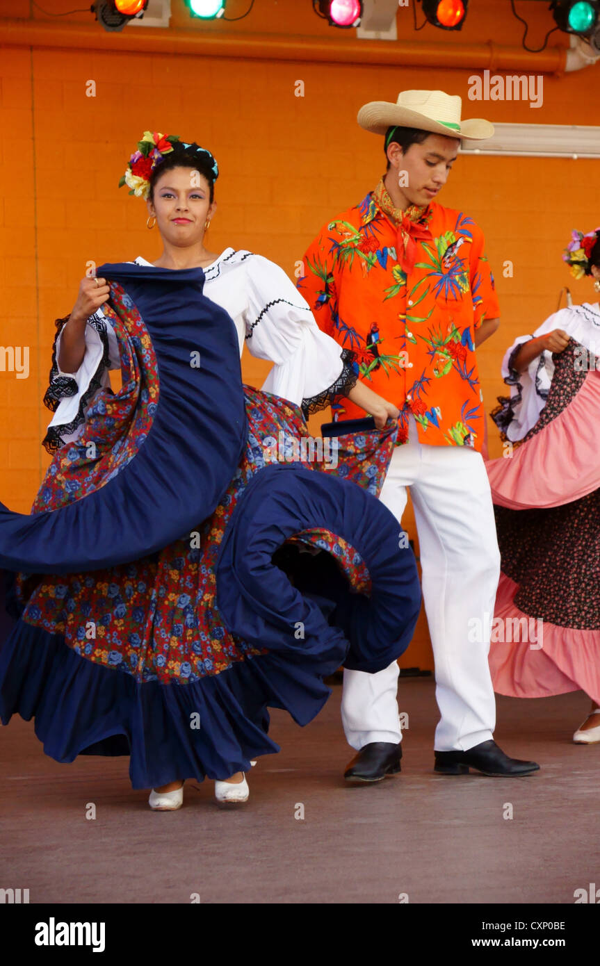 Folklorico dancers hi-res stock photography and images - Alamy