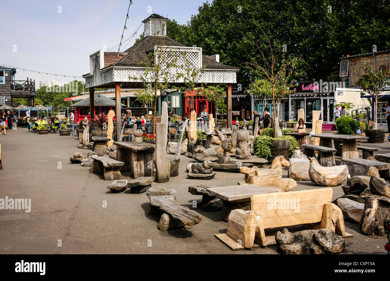 Small Artists stores in an outdoor shopping mall in London Stock Photo ...