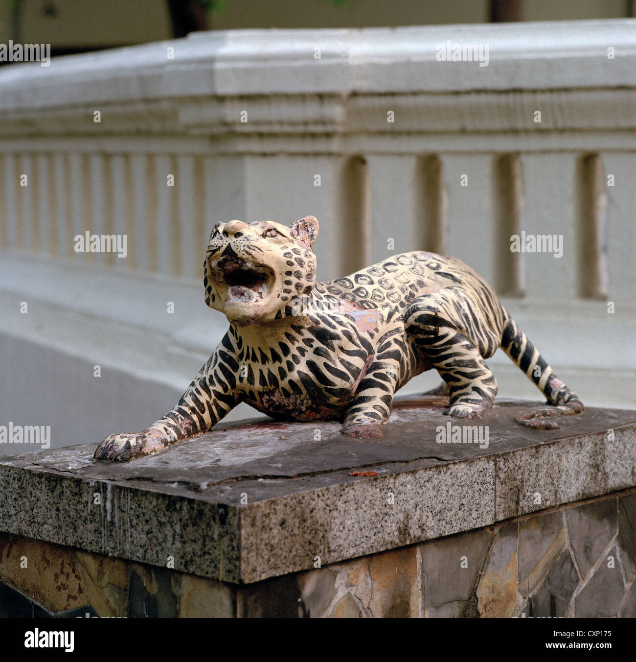 Sculpture of animal in temple hi-res stock photography and images - Alamy