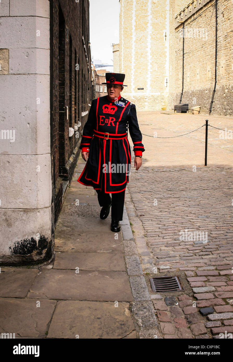 Yeoman of the guard tudor hi-res stock photography and images - Alamy