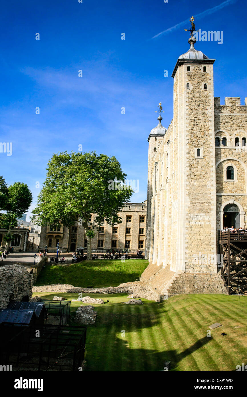 The White Tower in the Tower of London complex Stock Photo - Alamy
