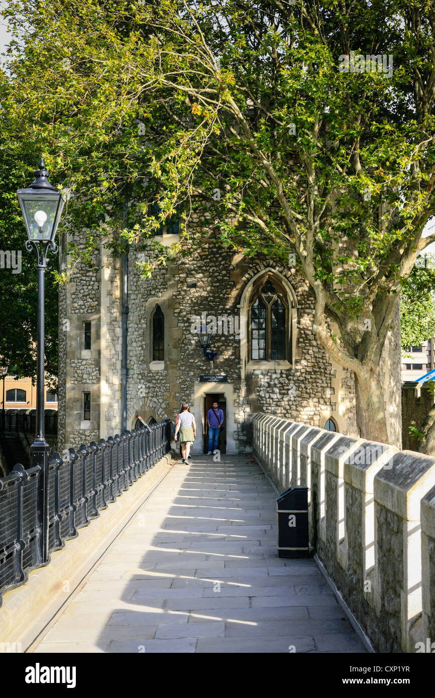 The Outer walls into the Tower of London complex Stock Photo - Alamy