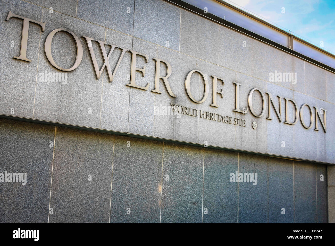 Tower of London sign above the ticket kiosks Stock Photo - Alamy