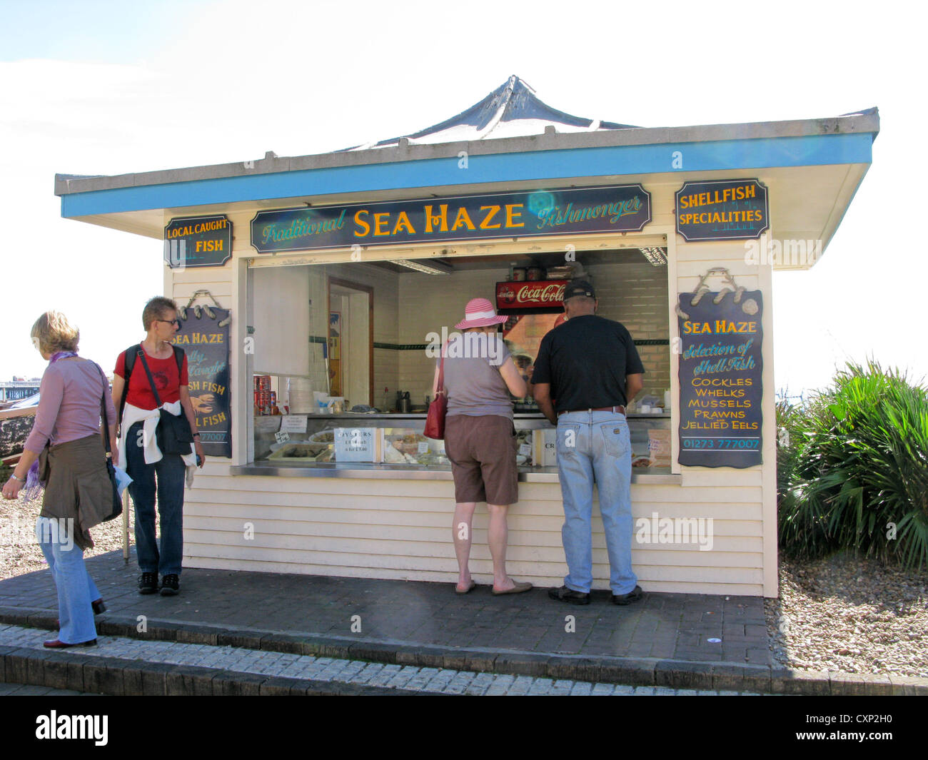 Brighton seafood stall hi-res stock photography and images - Alamy