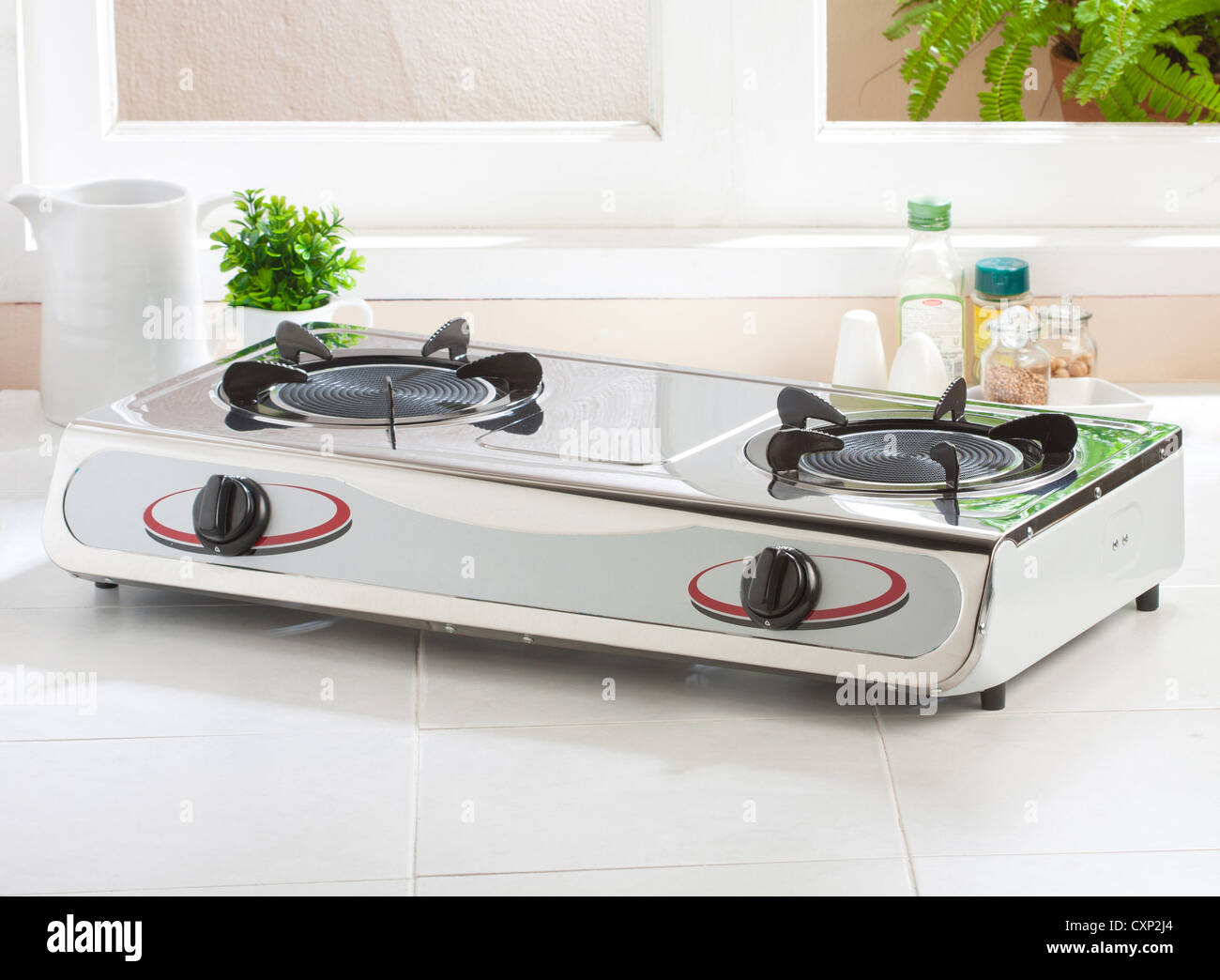 Gas stove with empty gas plate on the kitchen Stock Photo - Alamy