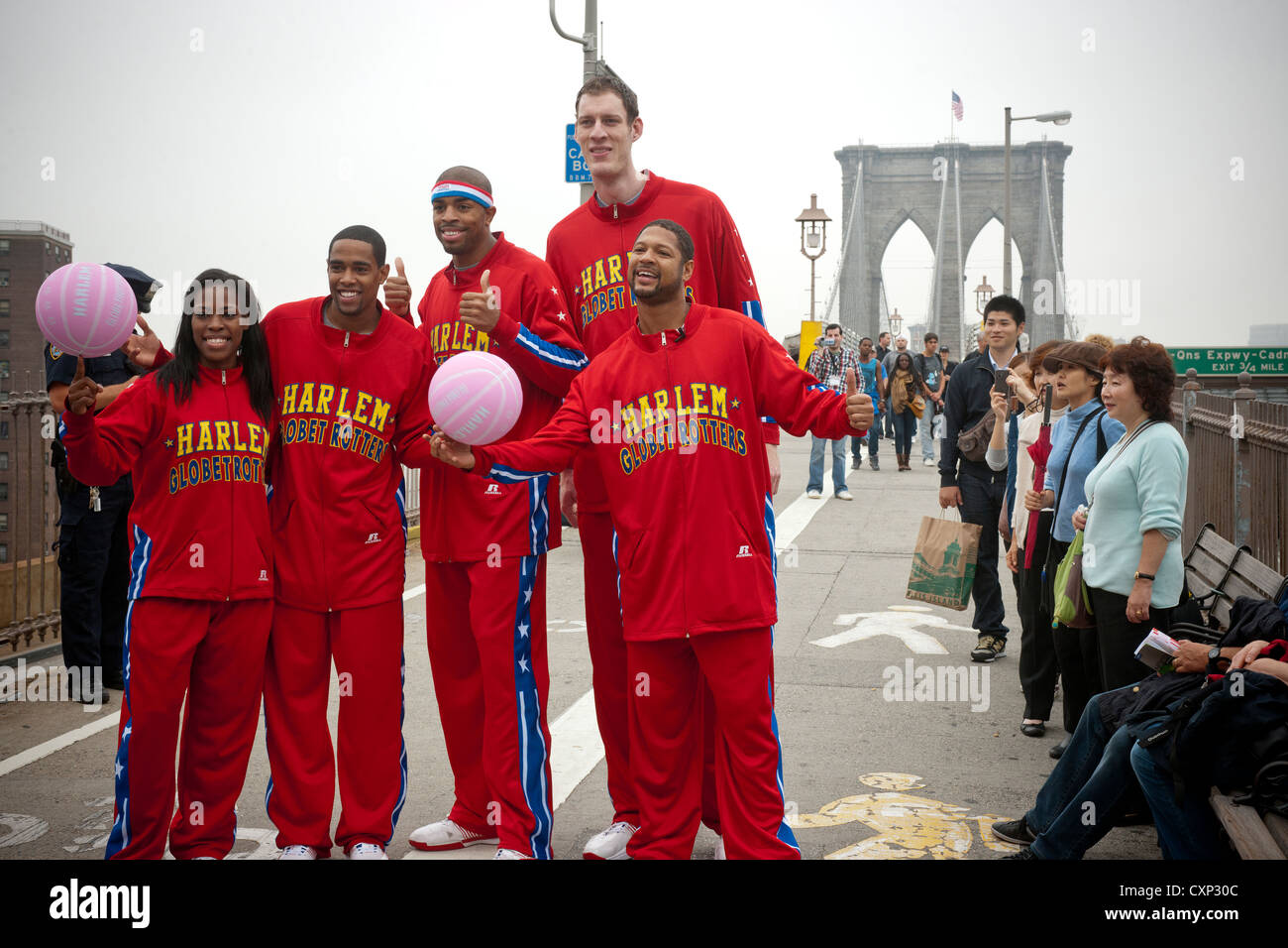 Harlem globetrotters hi-res stock photography and images - Alamy