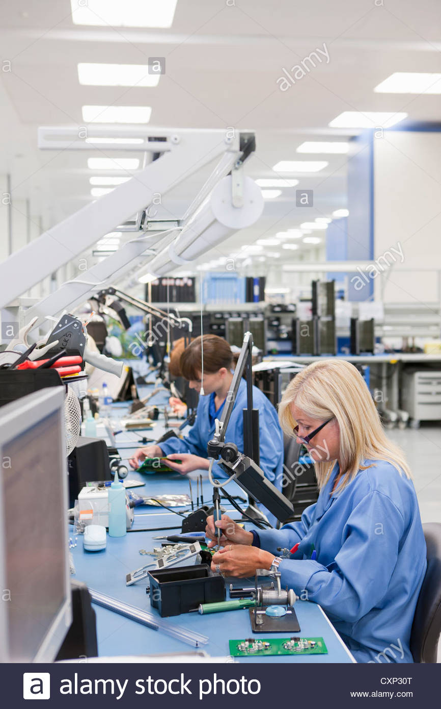 Women Assembly Line Stock Photos & Women Assembly Line Stock Images - Alamy