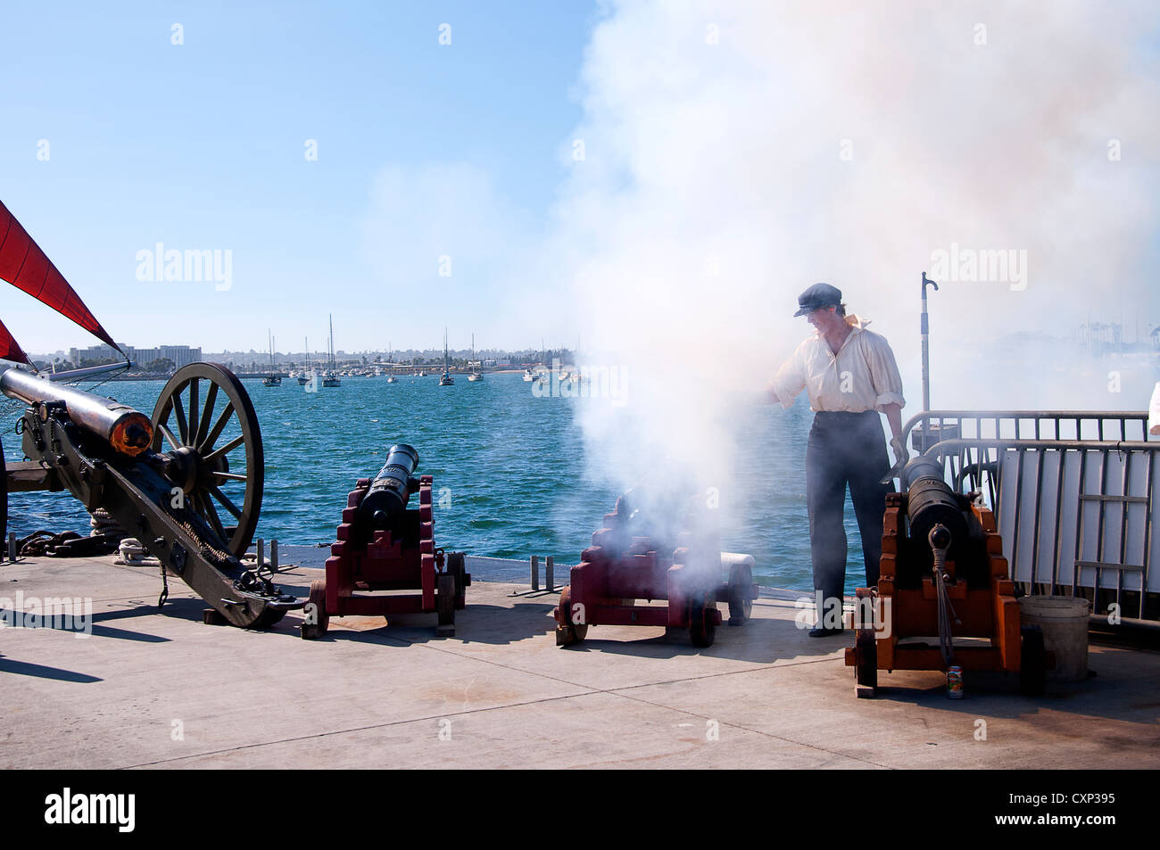 Pirate firing cannon hi-res stock photography and images - Alamy