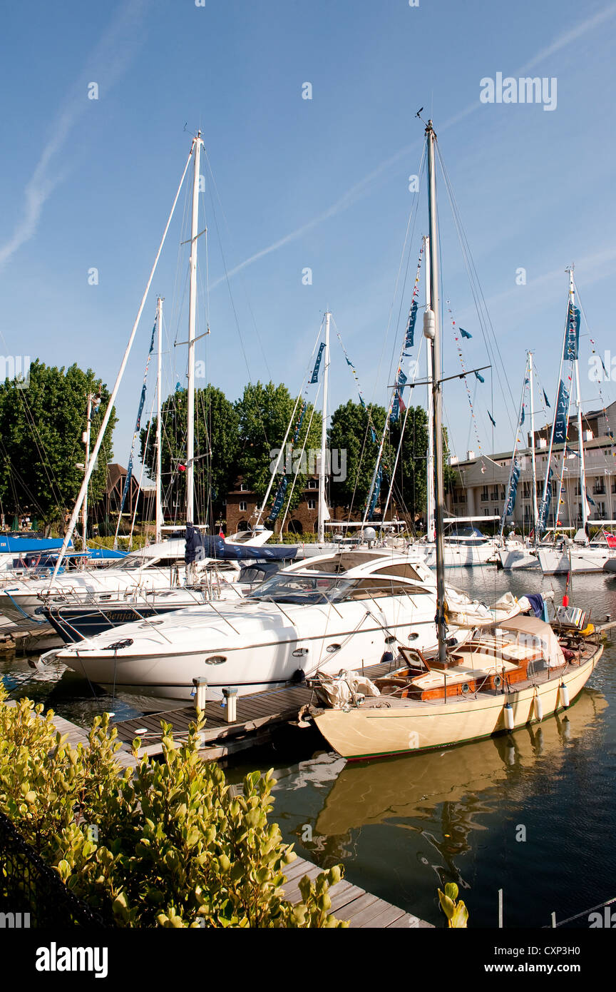 London marina hi-res stock photography and images - Alamy