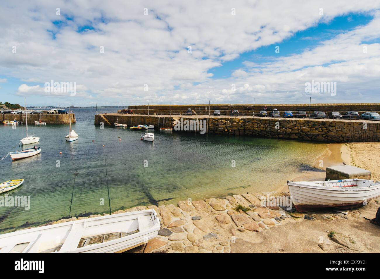 Mousehole by the sea hi-res stock photography and images - Alamy