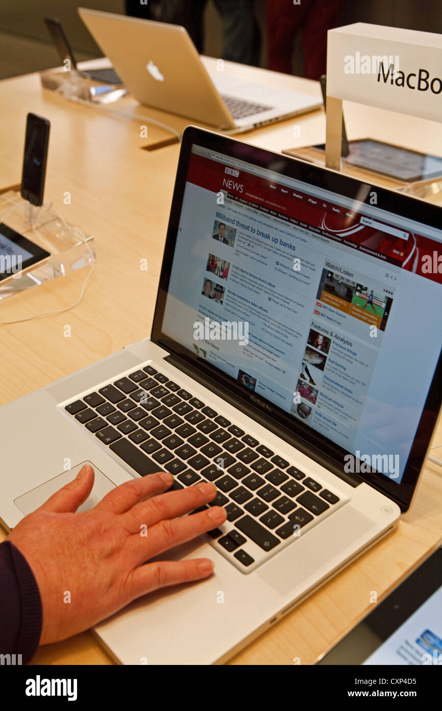 Apple products iphone ipad macbook hi-res stock photography and images ...