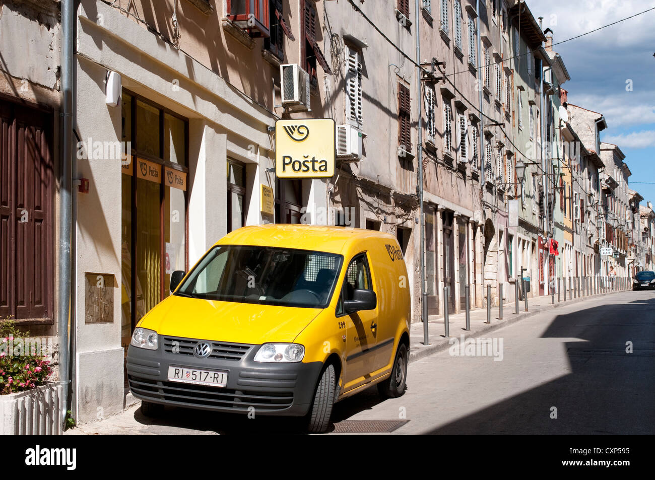 Post office van hi-res stock photography and images - Alamy