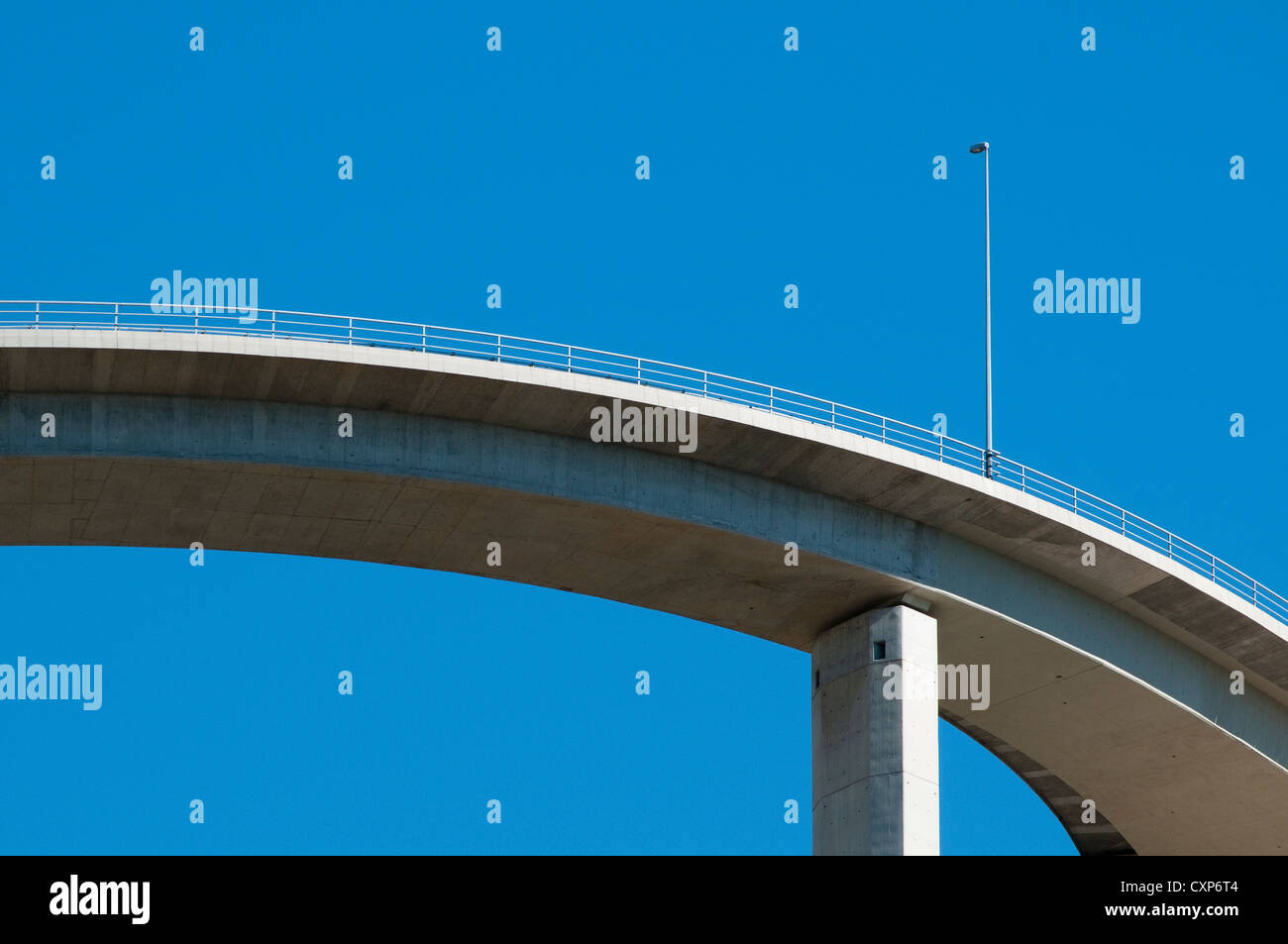 Curved bridge hi-res stock photography and images - Alamy