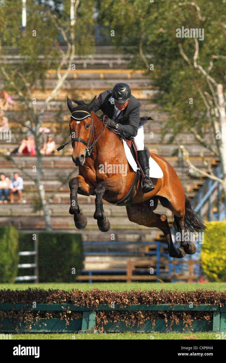 Horse jumping hickstead hi-res stock photography and images - Alamy