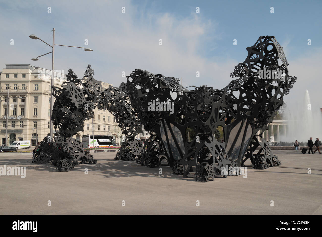 "The Morning Line" noise sculpture by Matthew Ritchie on display in ...