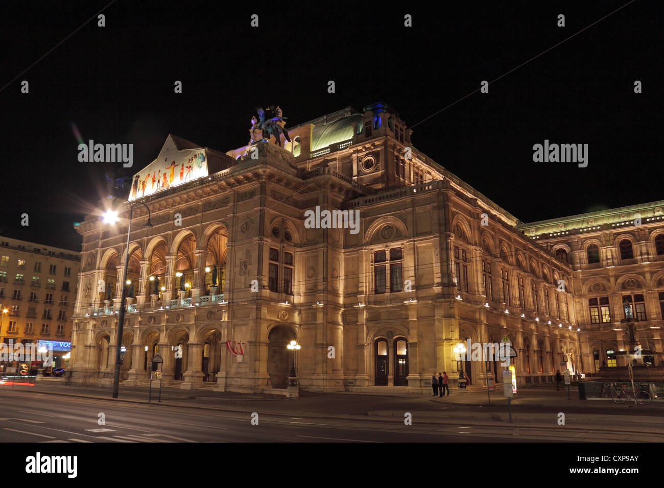 The Vienna State Opera (Wiener Staatsoper) at night, Vienna (Wien ...