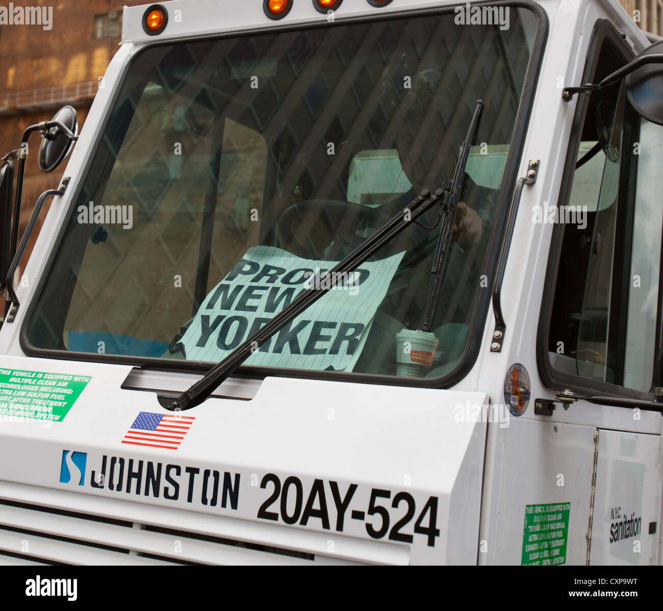 Nyc garbage truck hi-res stock photography and images - Alamy