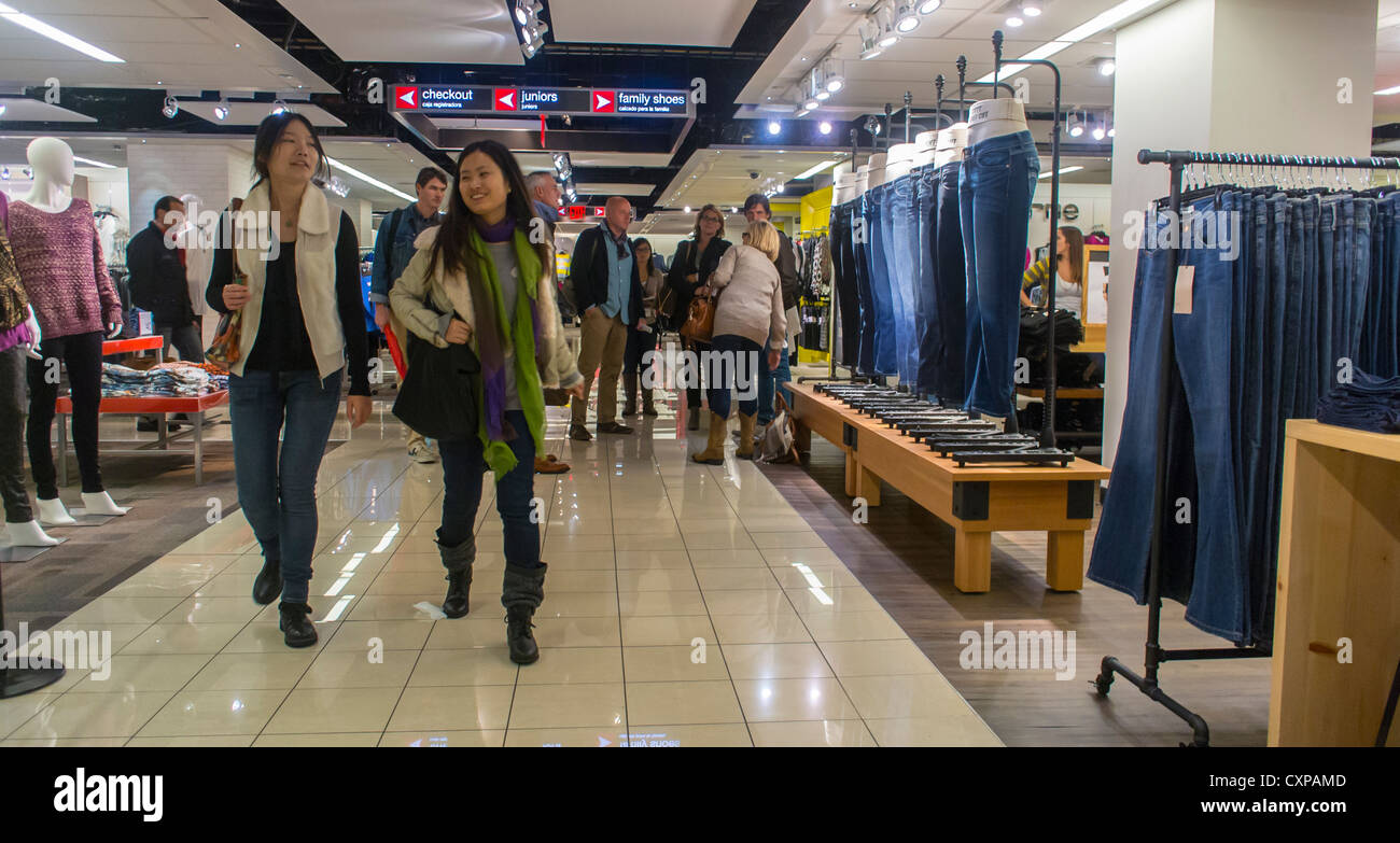 New York City, NY, Crowd People, Women Clothes Shopping in the ...