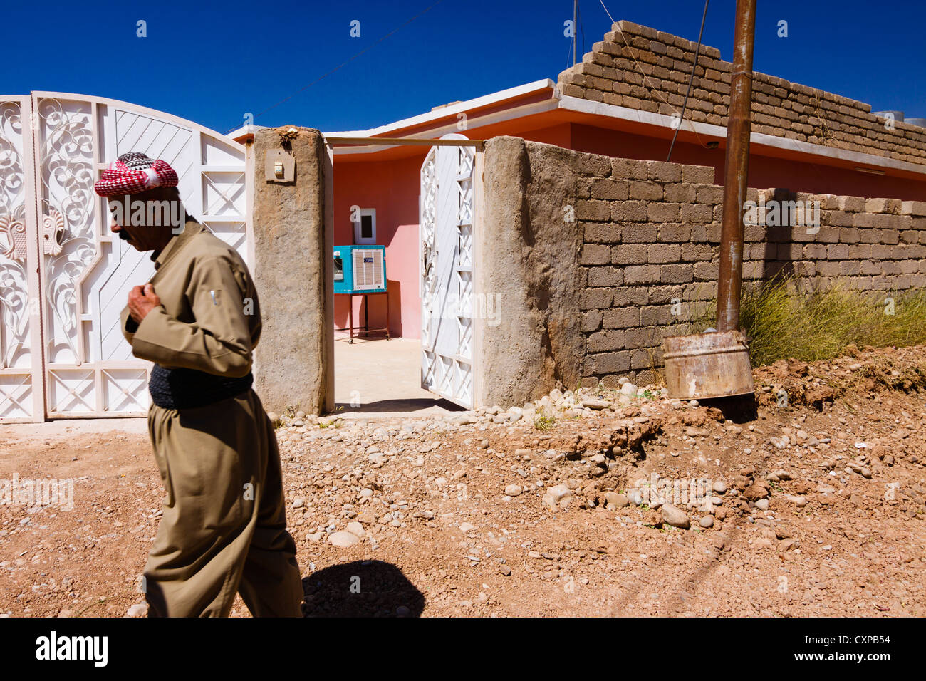 Yazidi man hi-res stock photography and images - Alamy