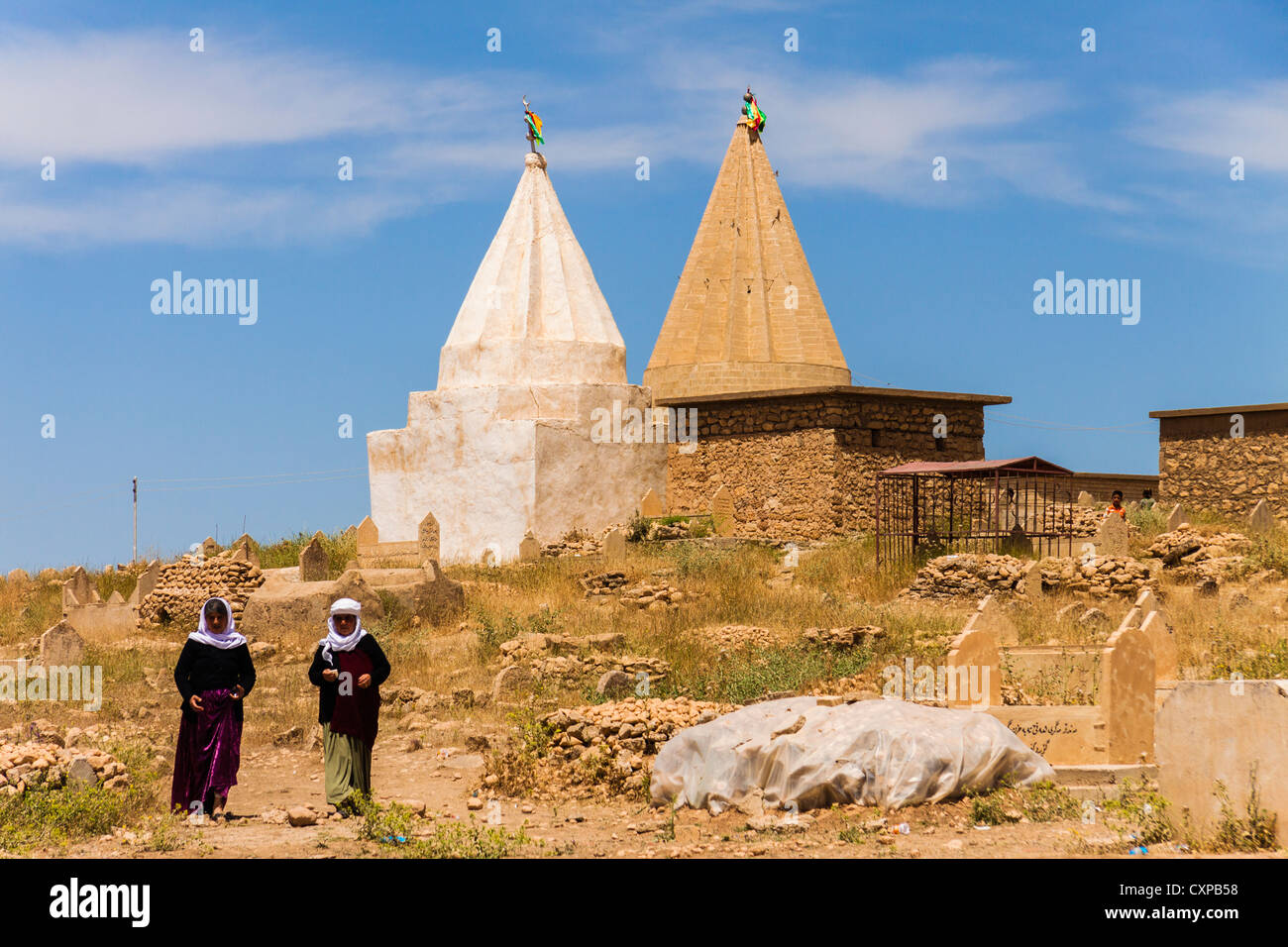 Yazidi women hi-res stock photography and images - Alamy